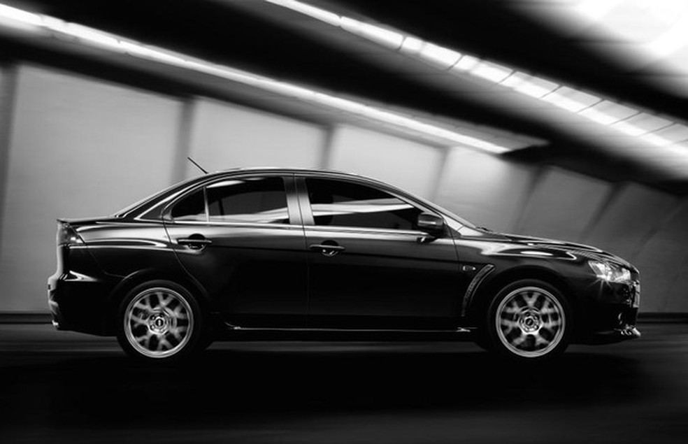 Mitsubishi revela última linha do Lancer Evolution