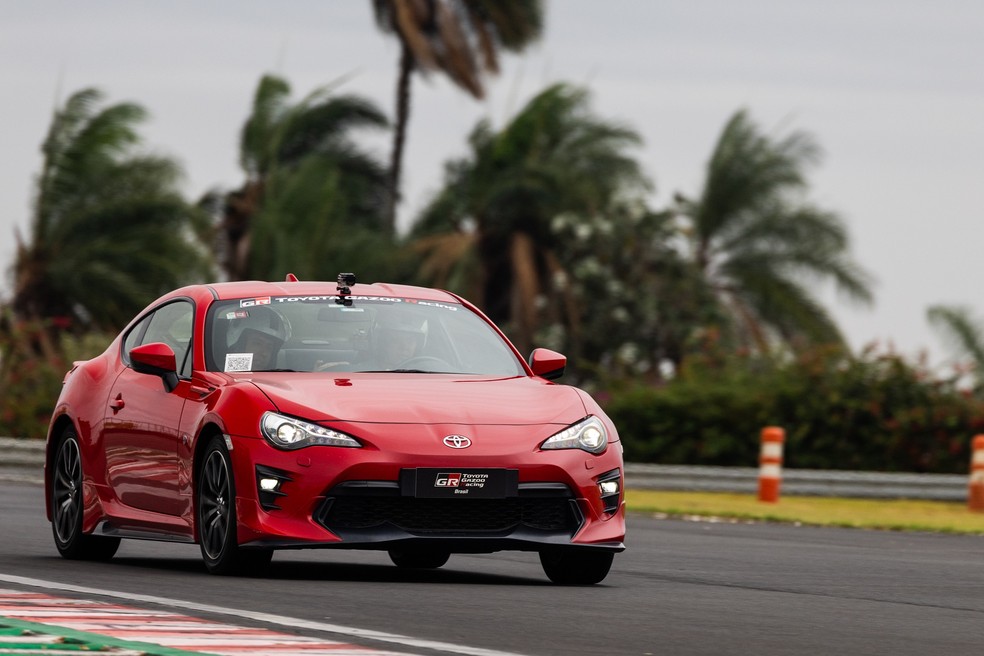 Toyota GT86 continua surpreendente, mesmo 10 anos depois; leia o teste